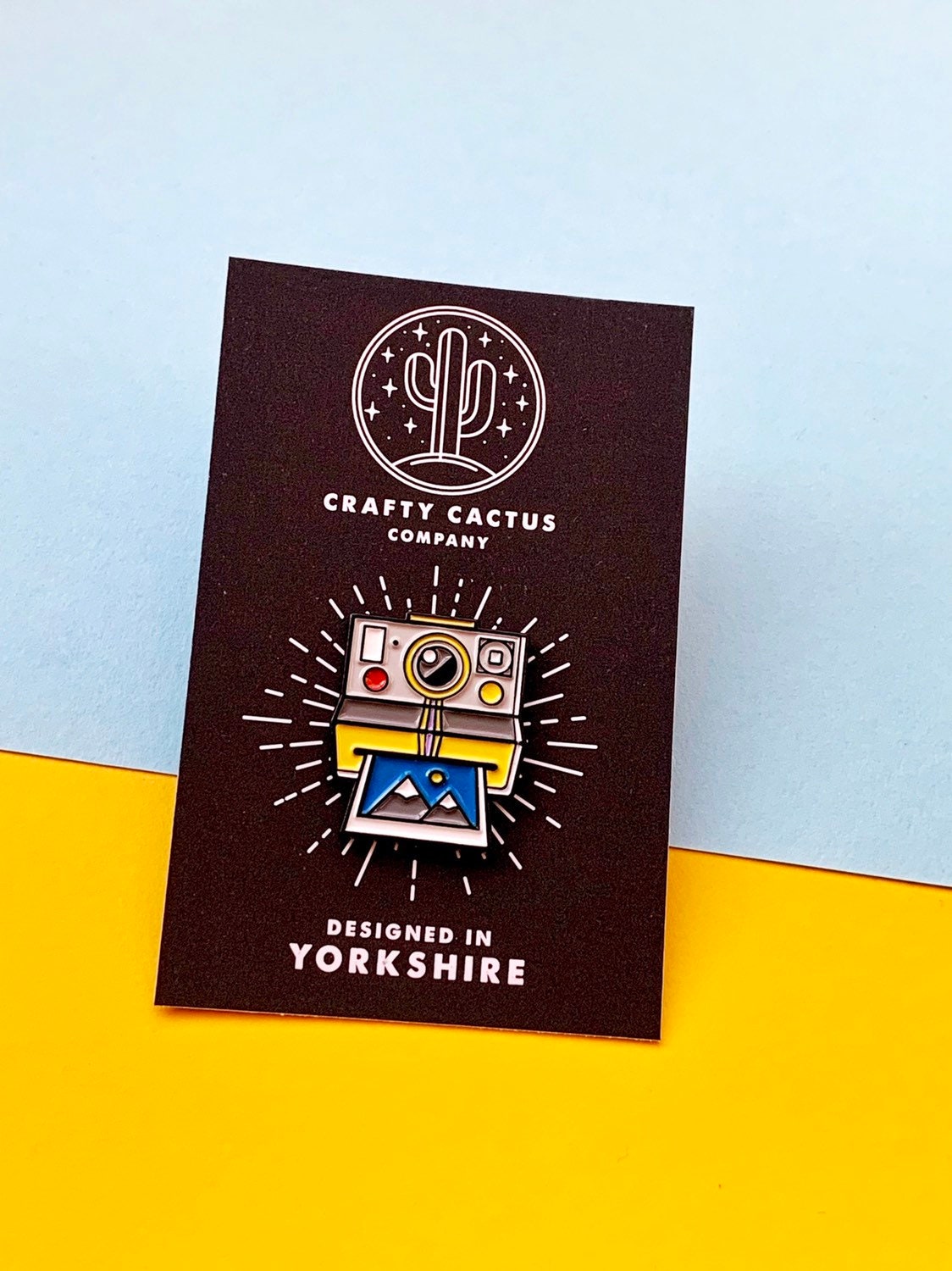 Enamel Pin Vintage Camera, a Great Gift for Photographers, Vloggers or ...