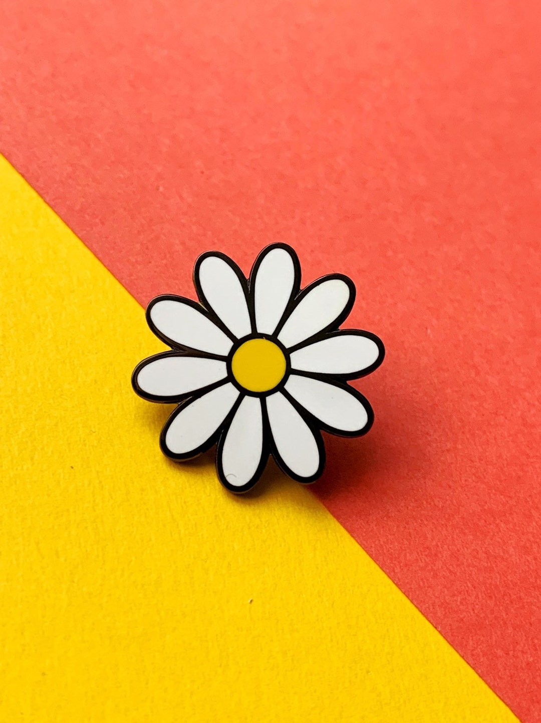 Daisy Enamel Pin Badge, a Great Gift to Brighten Anyones Day!!! - Etsy