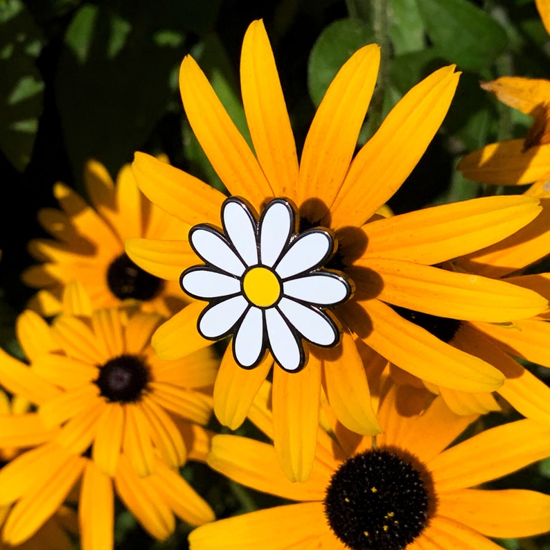 Daisy Enamel Pin Badge a Great Gift to Brighten Anyones - Etsy