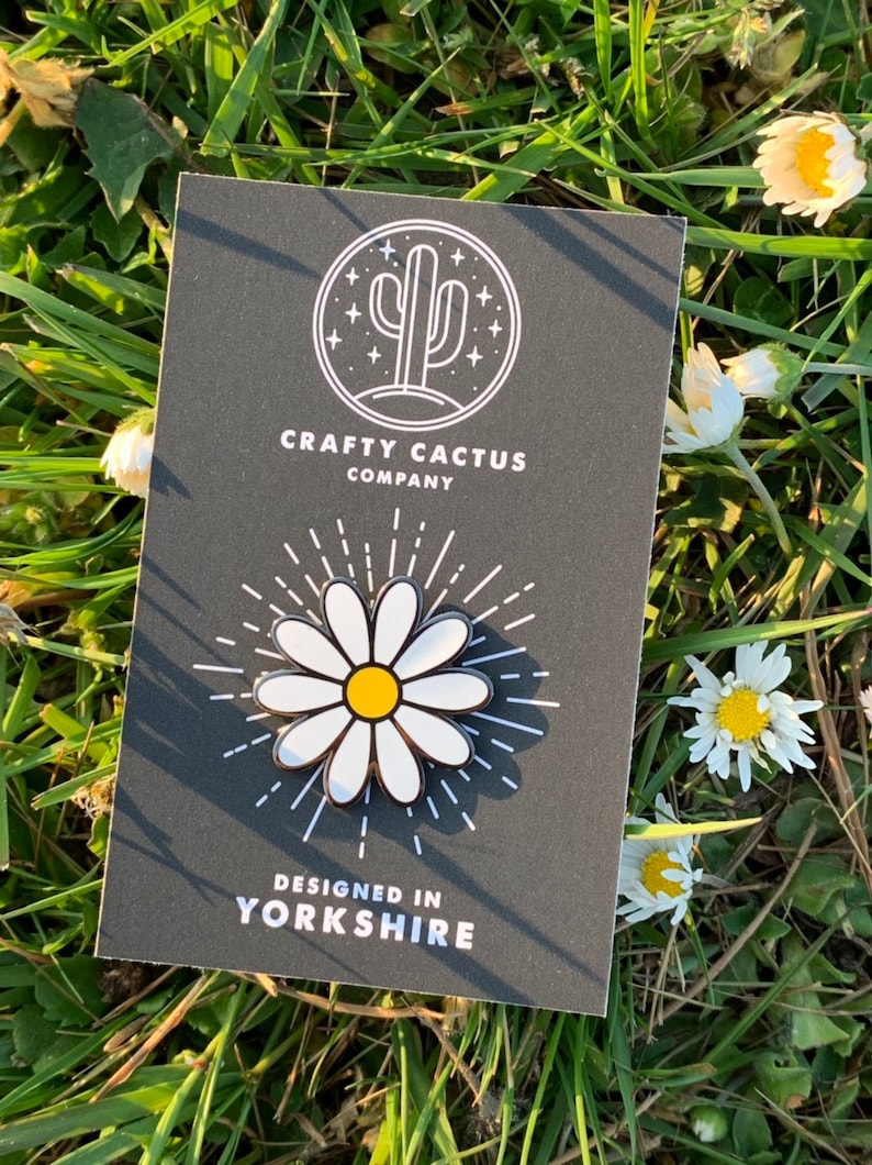 Daisy Enamel Pin Badge, a Great Gift to Brighten Anyones Day!!! - Etsy UK