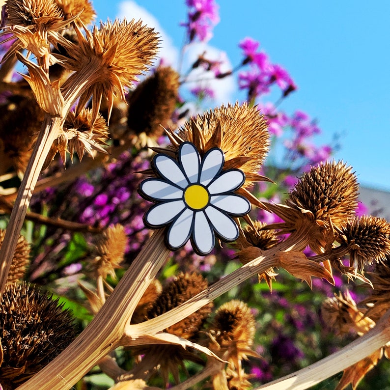 Daisy Enamel Pin Badge, a Great Gift to Brighten Anyones Day!!! - Etsy