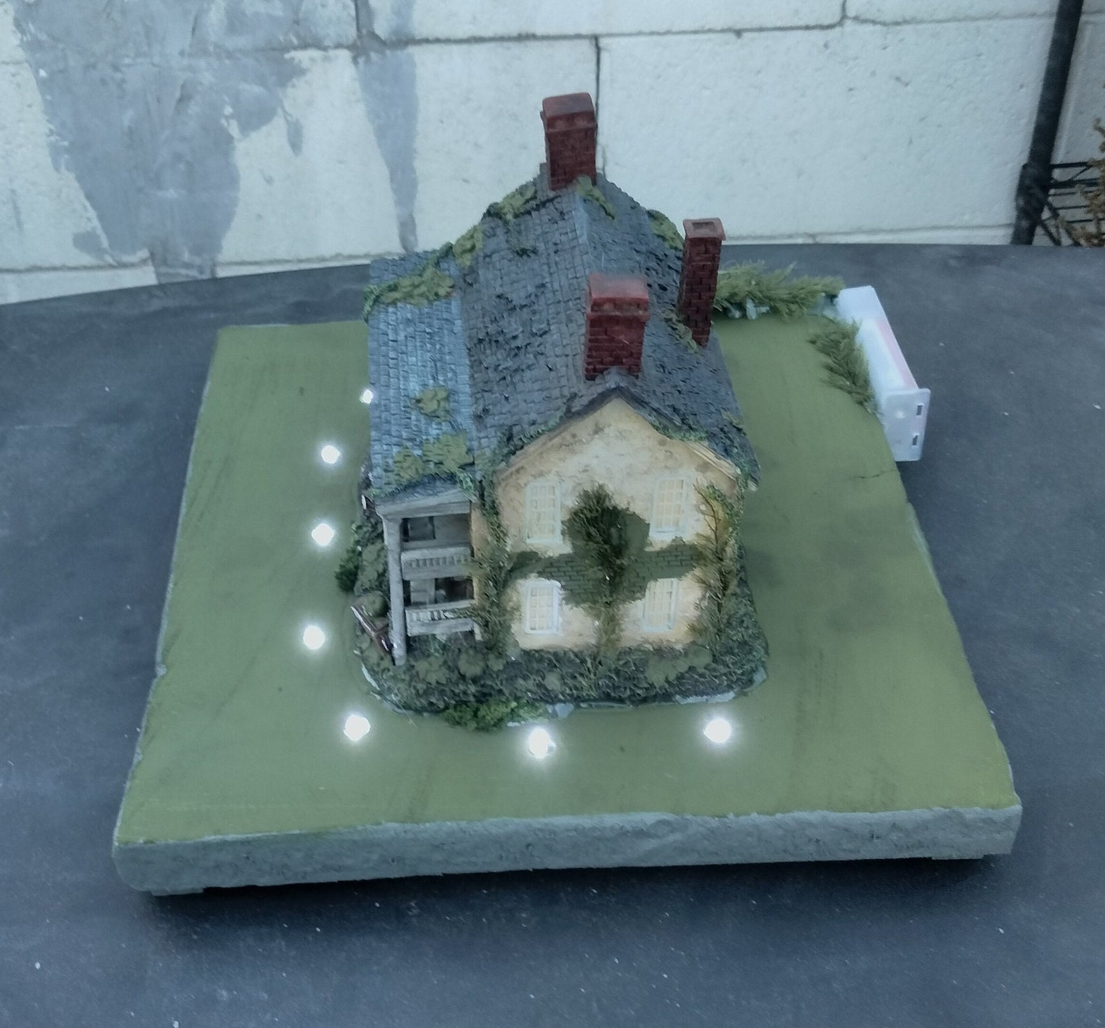 HO 1:87 Scale Model of Abandoned Haunted Mansion - Etsy