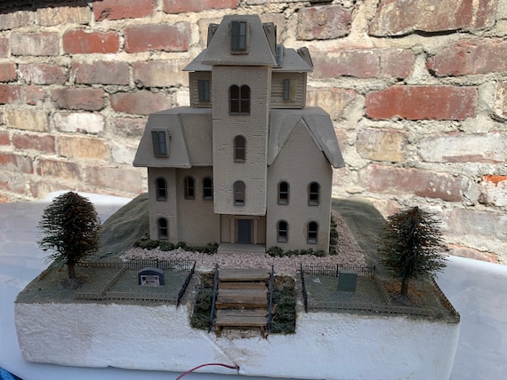 HO 1:87 Scale Model of A Funeral Home. - Etsy