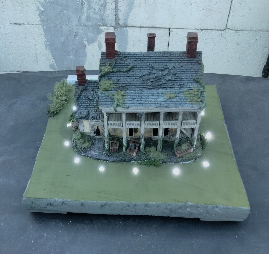 HO 1:87 Scale Model of Abandoned Haunted Mansion - Etsy
