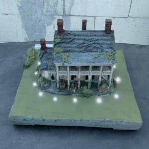 HO 1:87 Scale Model of Abandoned Haunted Mansion - Etsy