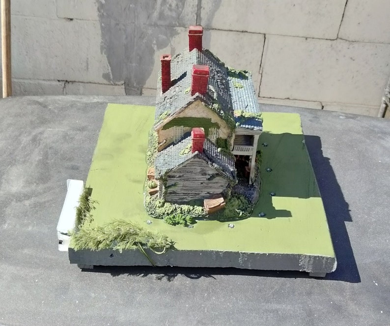 HO 1:87 Scale Model of Abandoned Haunted Mansion - Etsy