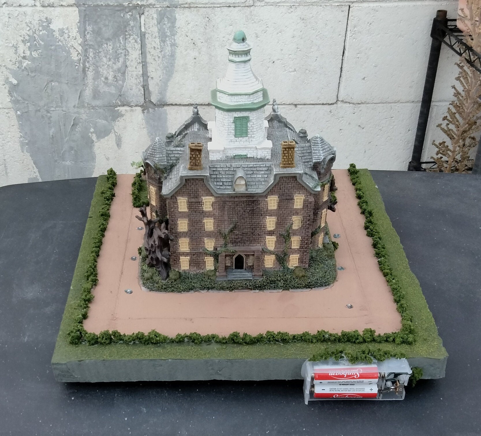 HO 1:87 Scale Model of Haunted Lunatic Asylum. - Etsy