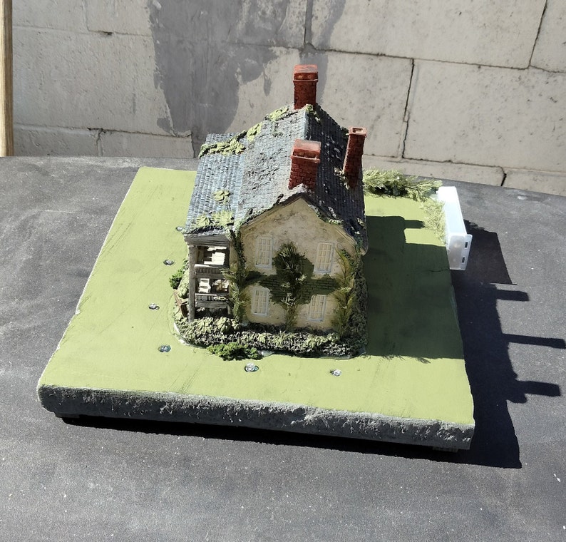 HO 1:87 Scale Model of Abandoned Haunted Mansion - Etsy