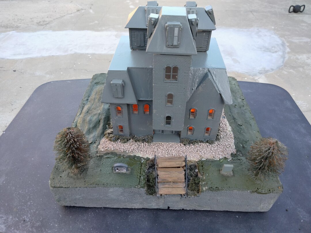 HO 1:87 Scale Model of A Funeral Home. - Etsy