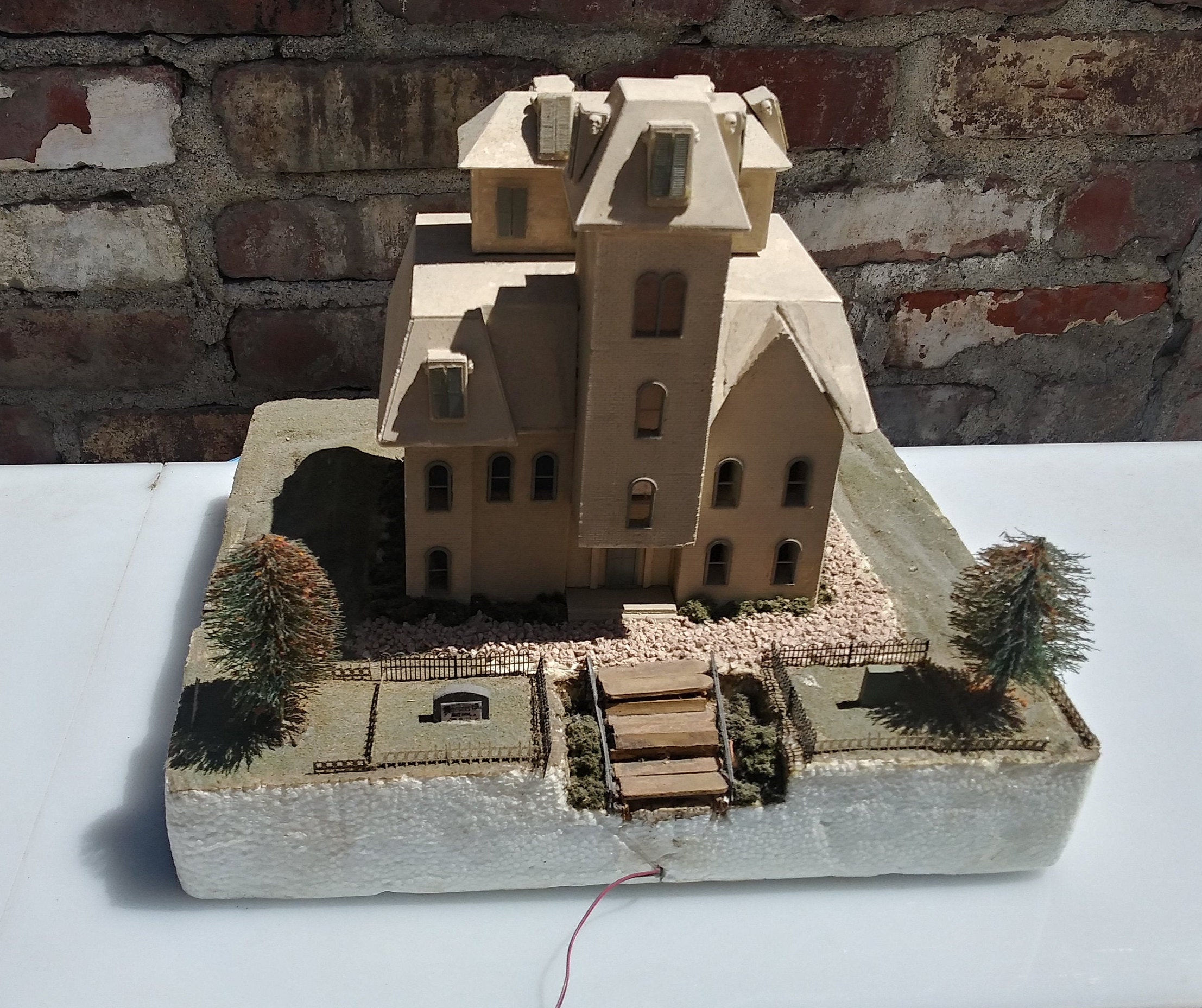 HO 1:87 Scale Model of A Funeral Home. - Etsy