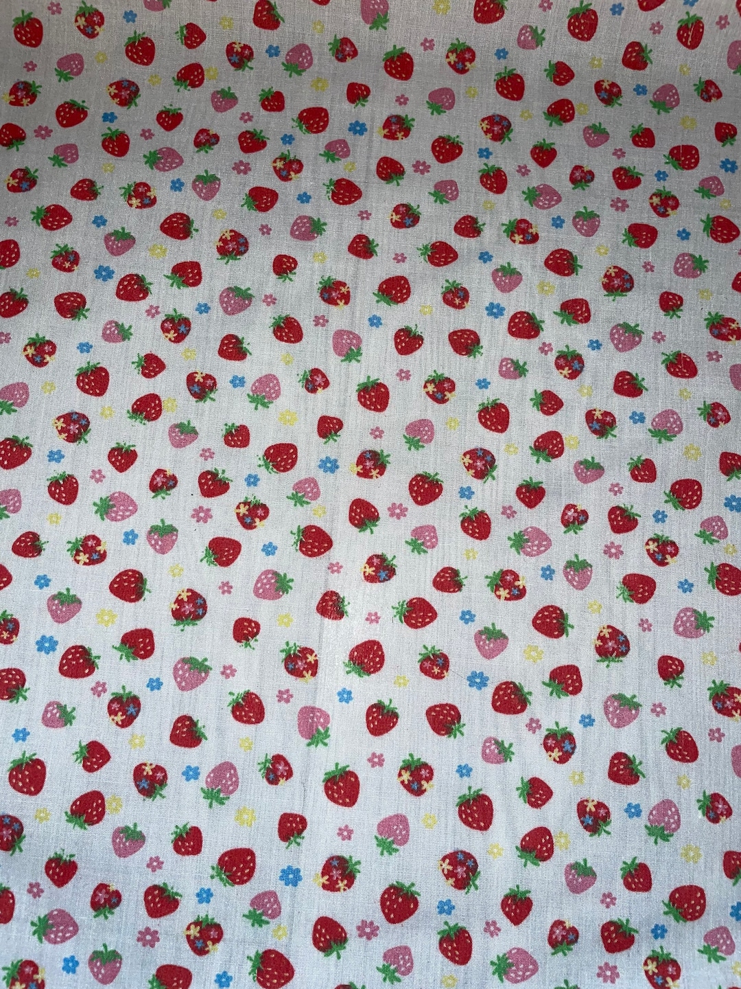 1 Mtr White Strawberry Print Poly Cotton Fabric...45” Wide - Etsy