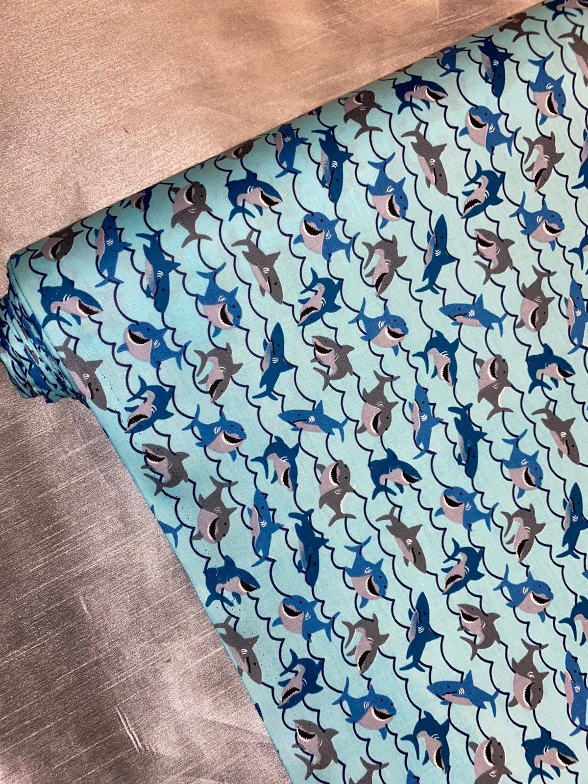 1 mtr azul océano tiburón impresión 100% algodón tela... | Etsy