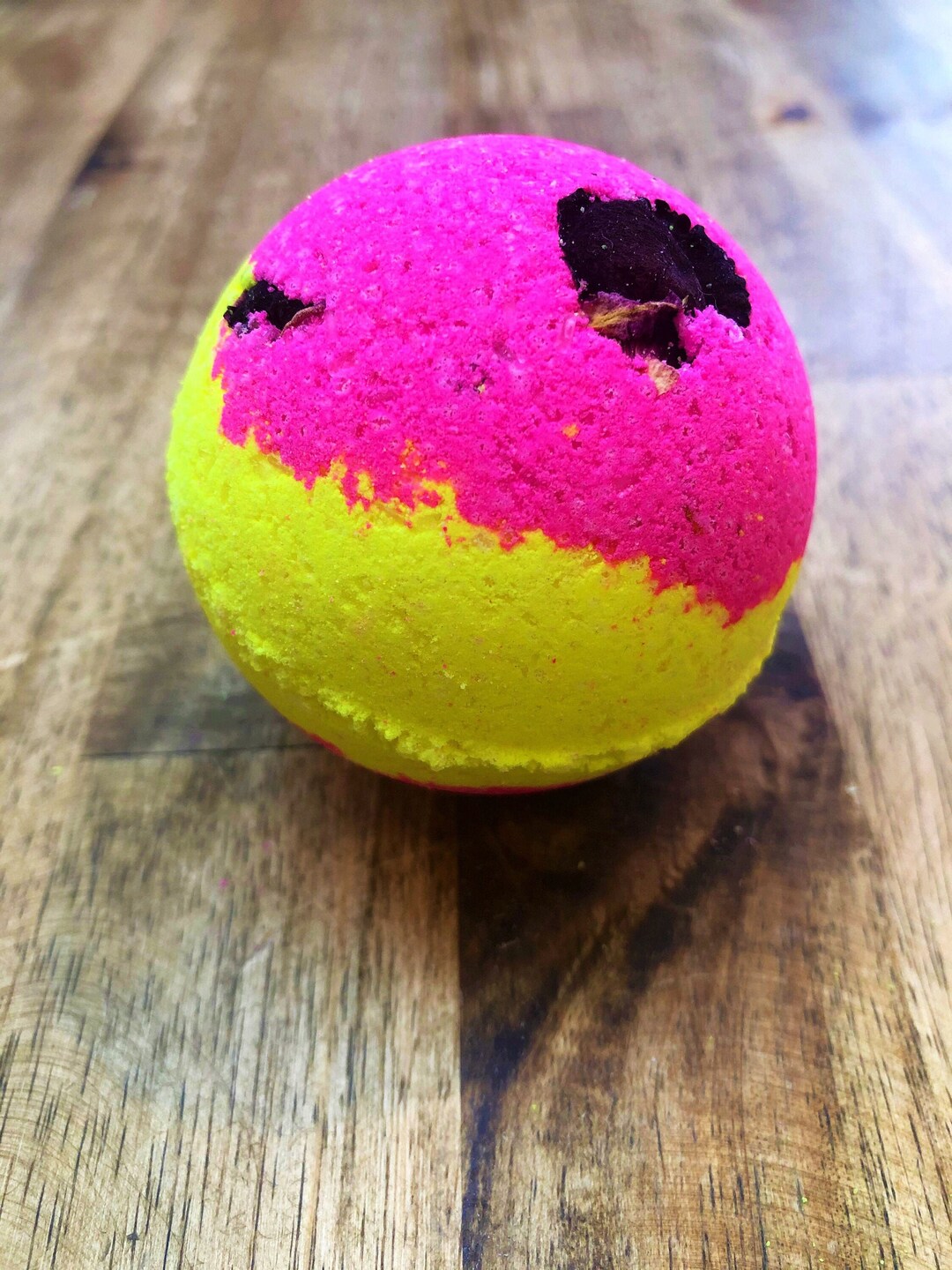 Flowerbomb Bath Bomb, A Floral Explosion of Fresh & Sweet Smelling ...