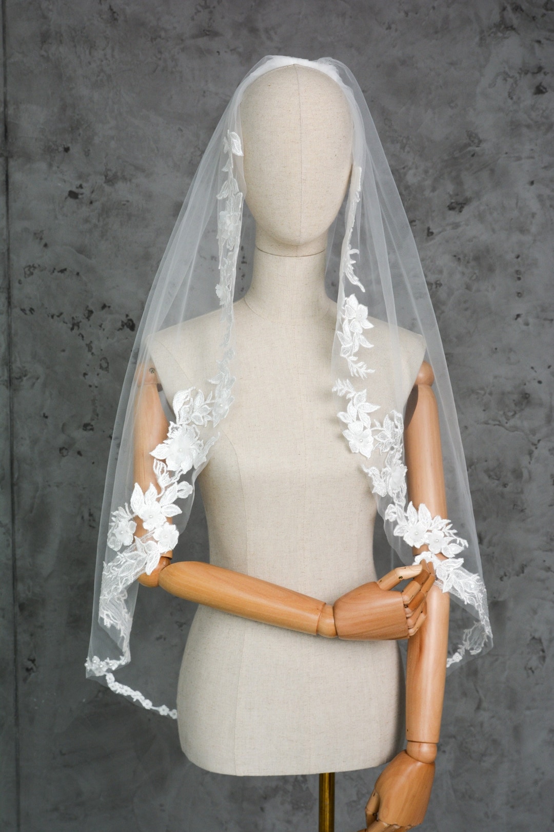 Scalloped Edge Veil, Soft Delicate Lace Veil, Wedding Veil With Comb - Etsy