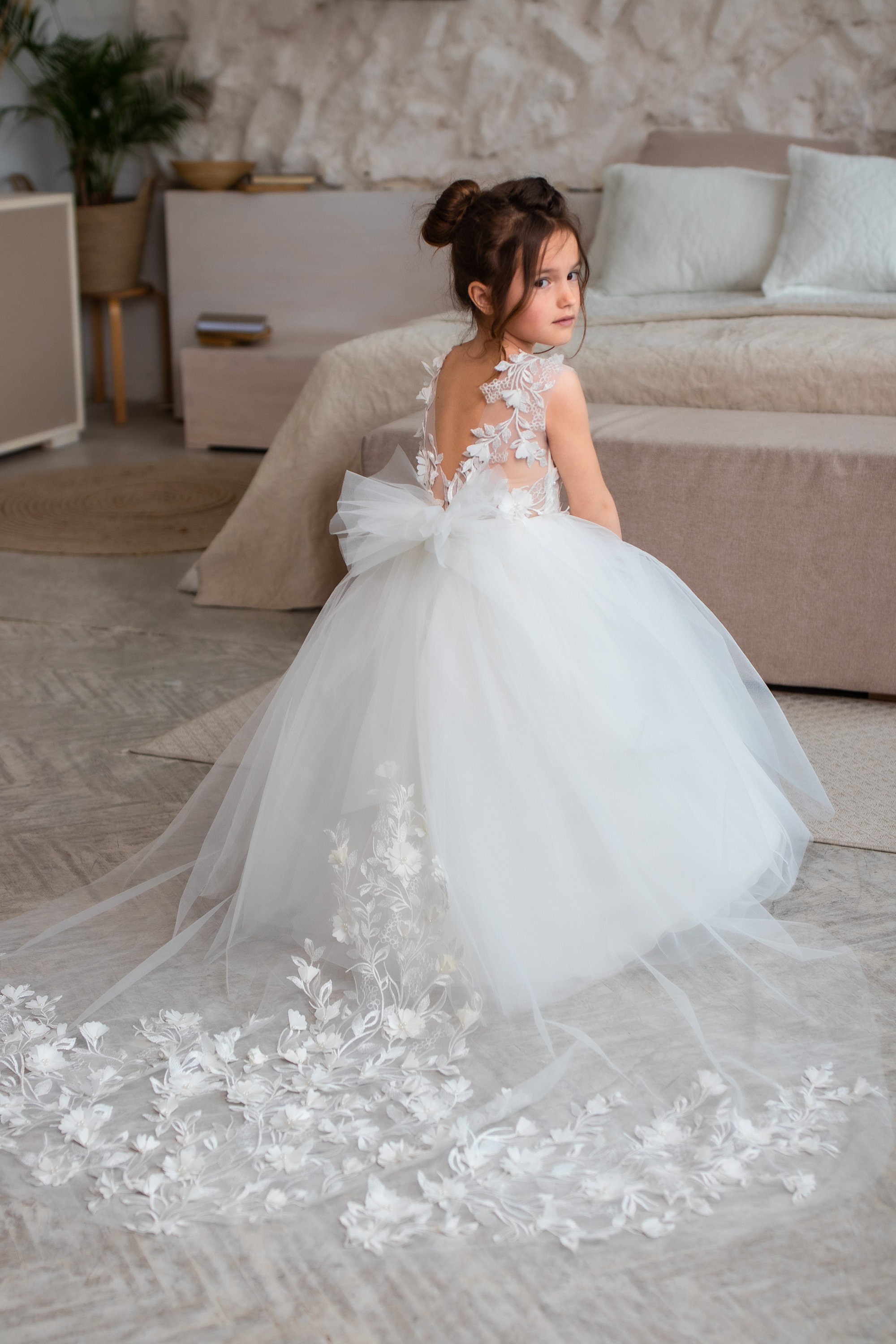 White Flower Girl Dresses With Train