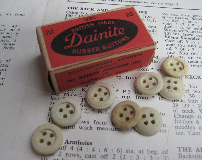 1930's Rubber Buttons in Box | 8 15mm Buttons in Original Box | 1930's ...