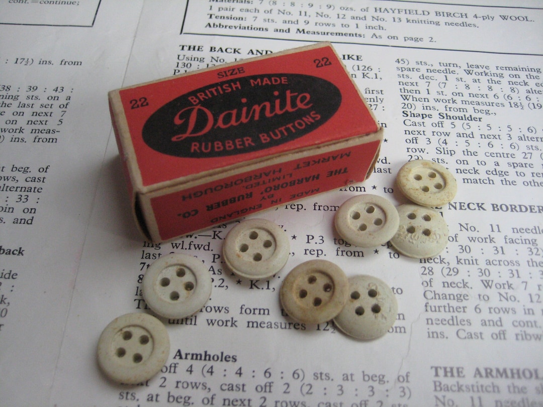 1930's Rubber Buttons in Box | 8 15mm Buttons in Original Box | 1930's ...
