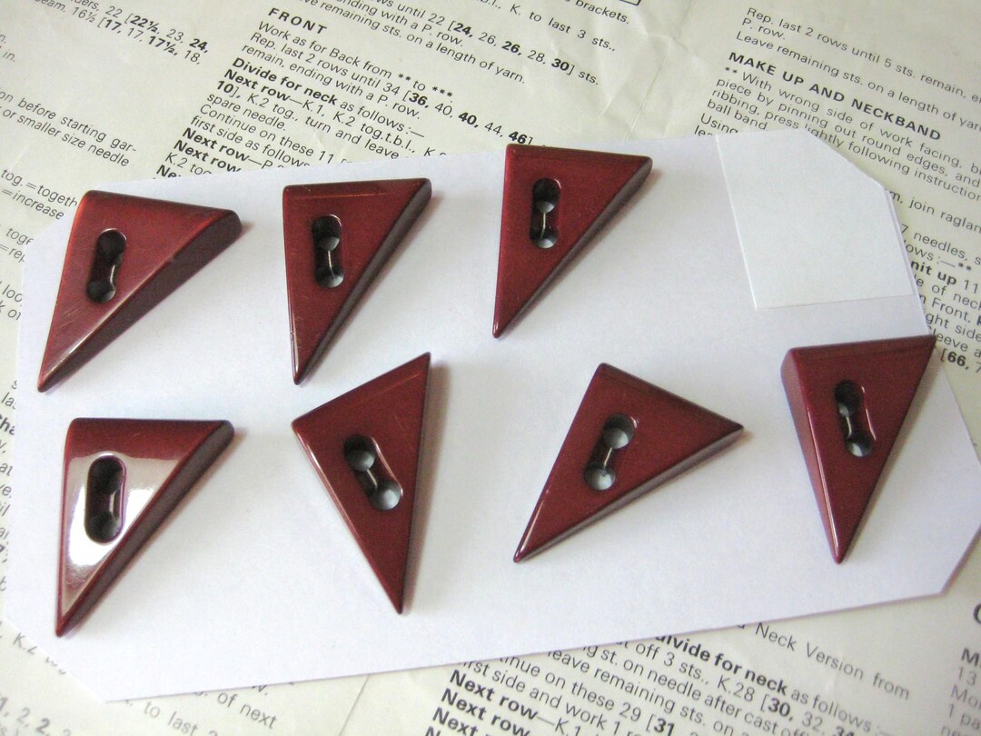 7 Large 1980's Triangular Buttons | 50mm | Vintage Dressmaking and ...