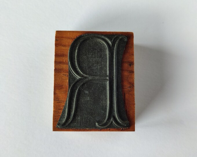Medium Large Antique Linen or Embroidery Monogram Stamp Letter R - Etsy