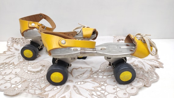 Vintage roller skates - Adjustable metal skates - Yel… - Gem