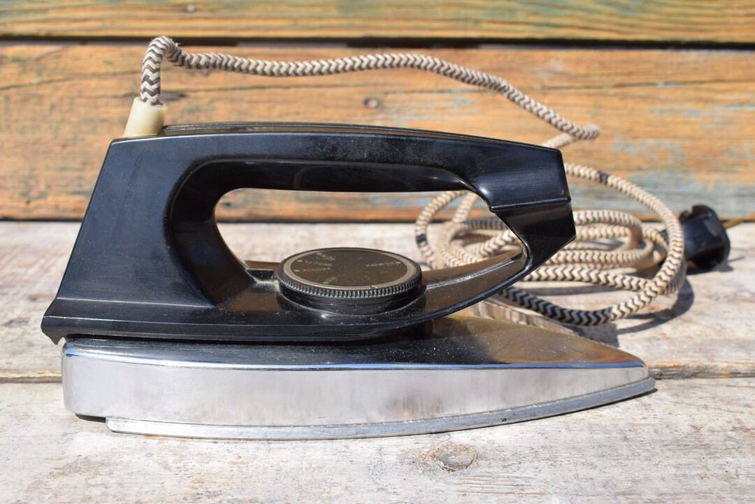 Vintage Iron From 70s, Iron With Bakelite Handle, Old Soviet Iron Iron ...