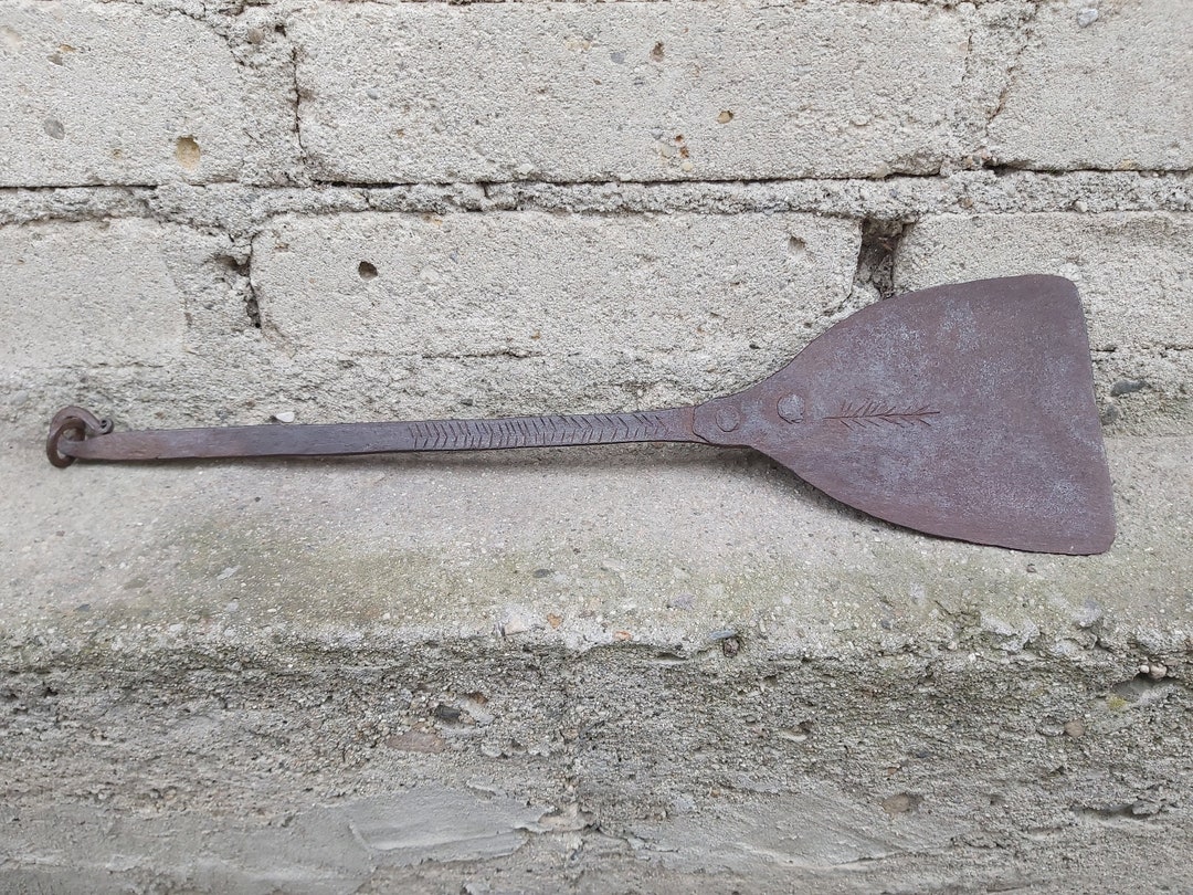 Pizza Paddle - Iron Rusty Old Kitchen Paddle - Oven Bread Peel Long 17 ...