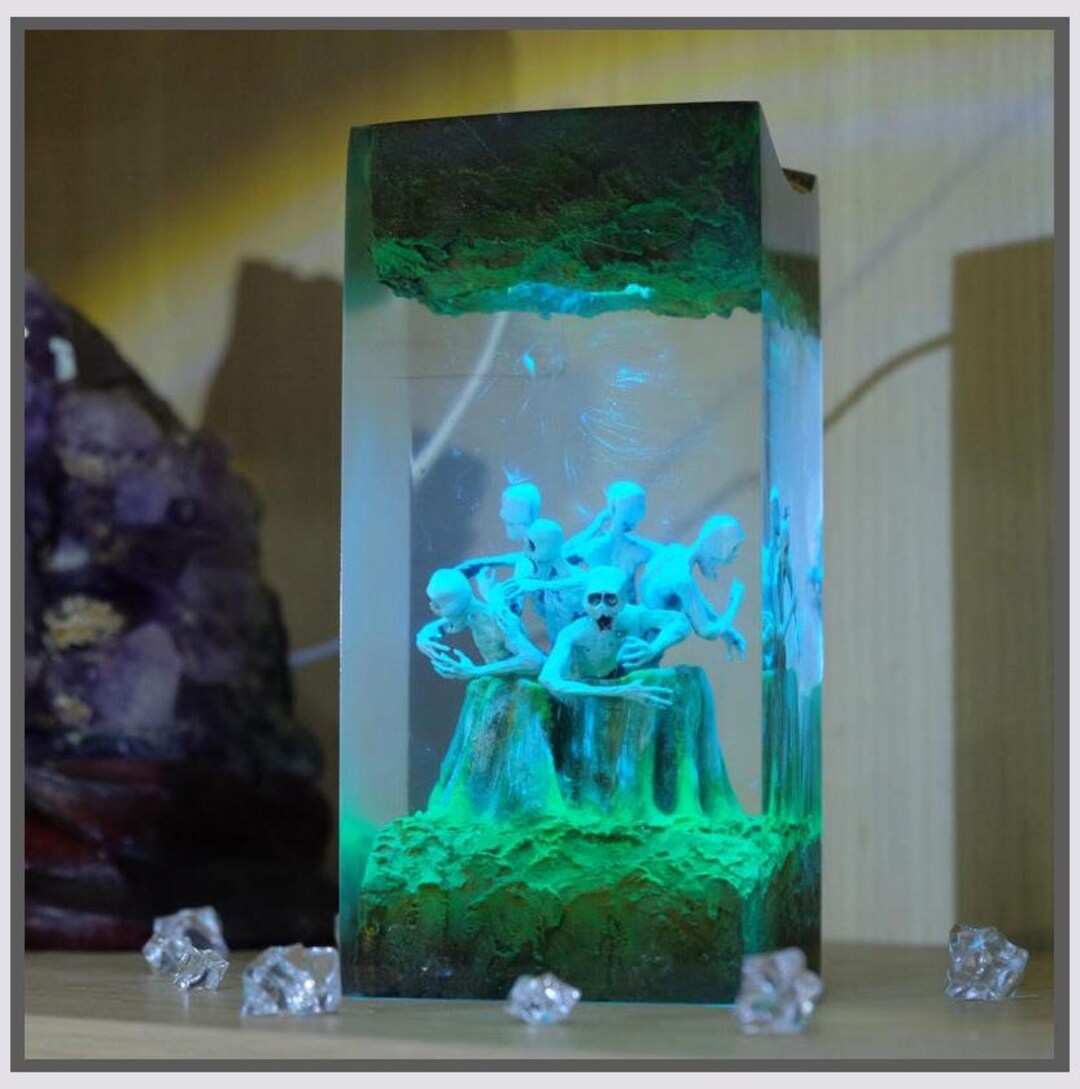 Bloodborne Messenger Resin Lamp, Handmade Bloodborne Light Gift, Unique ...