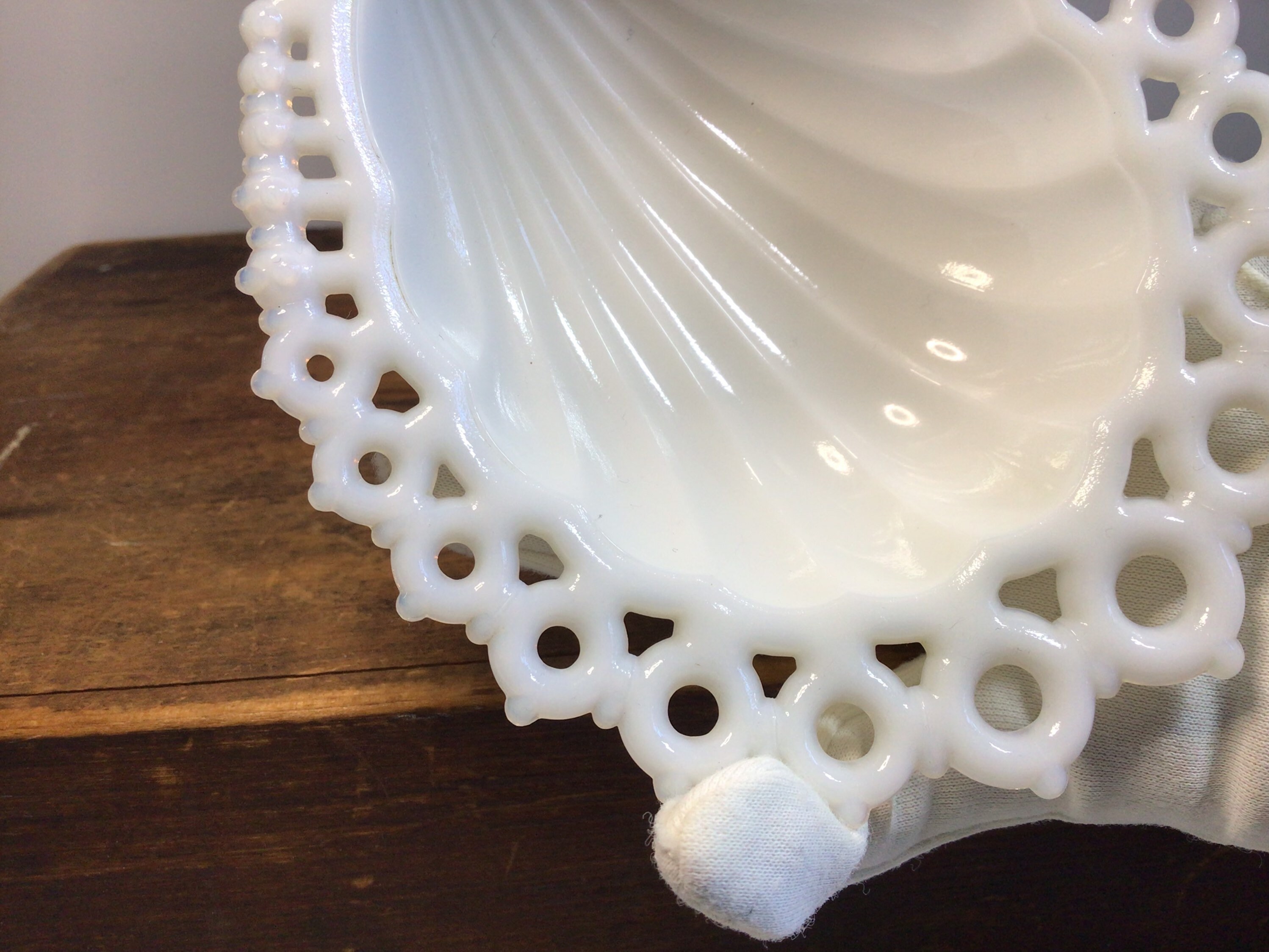 Vintage Milk Glass Clam Scallop Shell 3 Footed Trinket Dish - Etsy