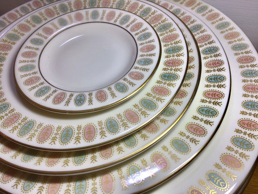 Large Assortment (over 60 Pieces) of Vintage Castleton China Lavalliere ...