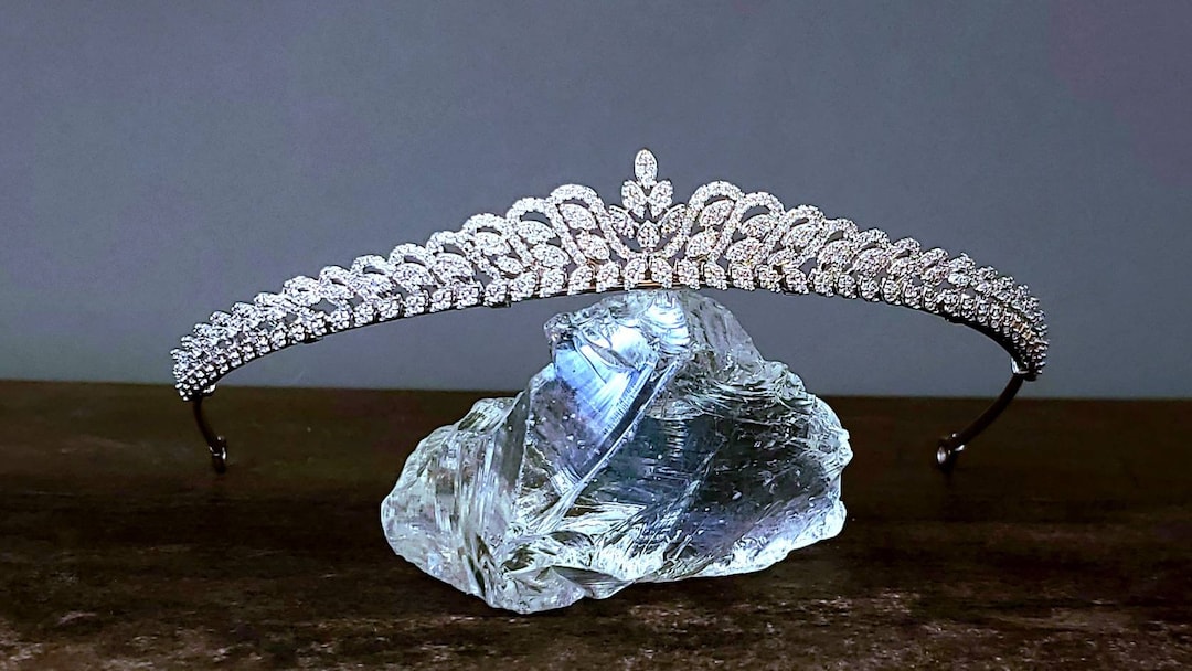 Small Swarovski Crystal Wedding Tiara, Minimalist Wedding, Petite ...