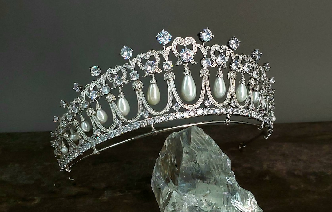 Bridal Tiara, Lover's Knot Royal Pearl Tiara,royal Tiara Replica ...
