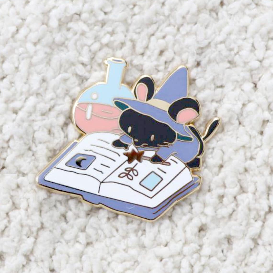 A Tiny Wizard Mouse! Enamel Pin! - Etsy