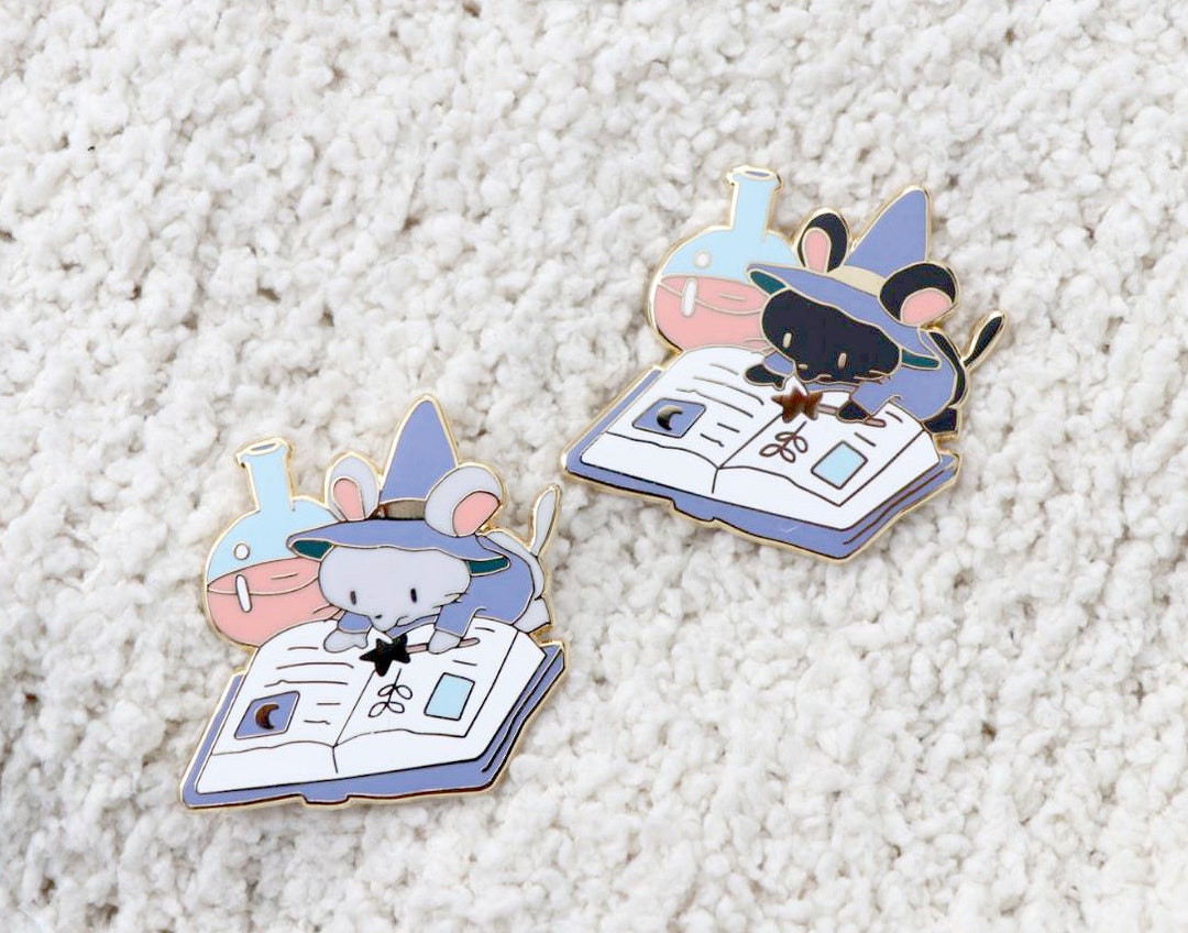 A Tiny Wizard Mouse! Enamel Pin! - Etsy
