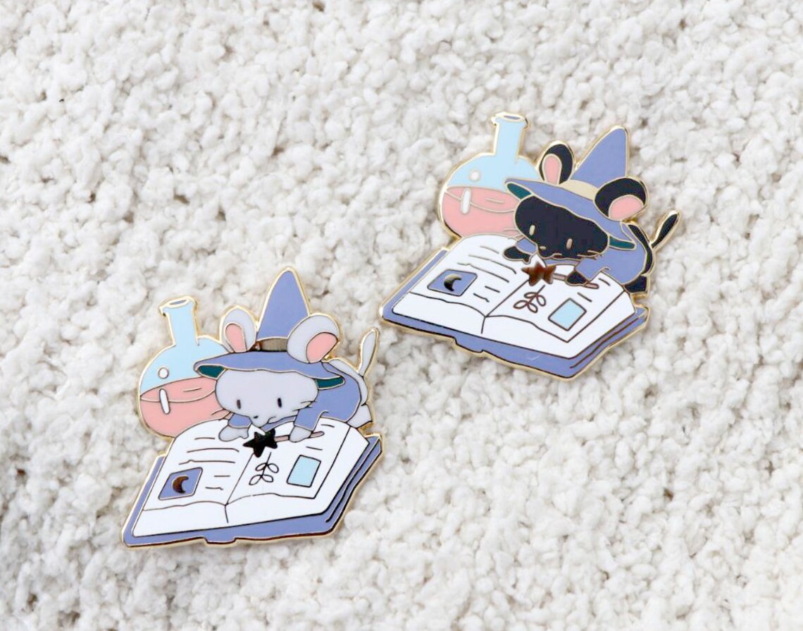 A Tiny Wizard Mouse! Enamel Pin! - Etsy