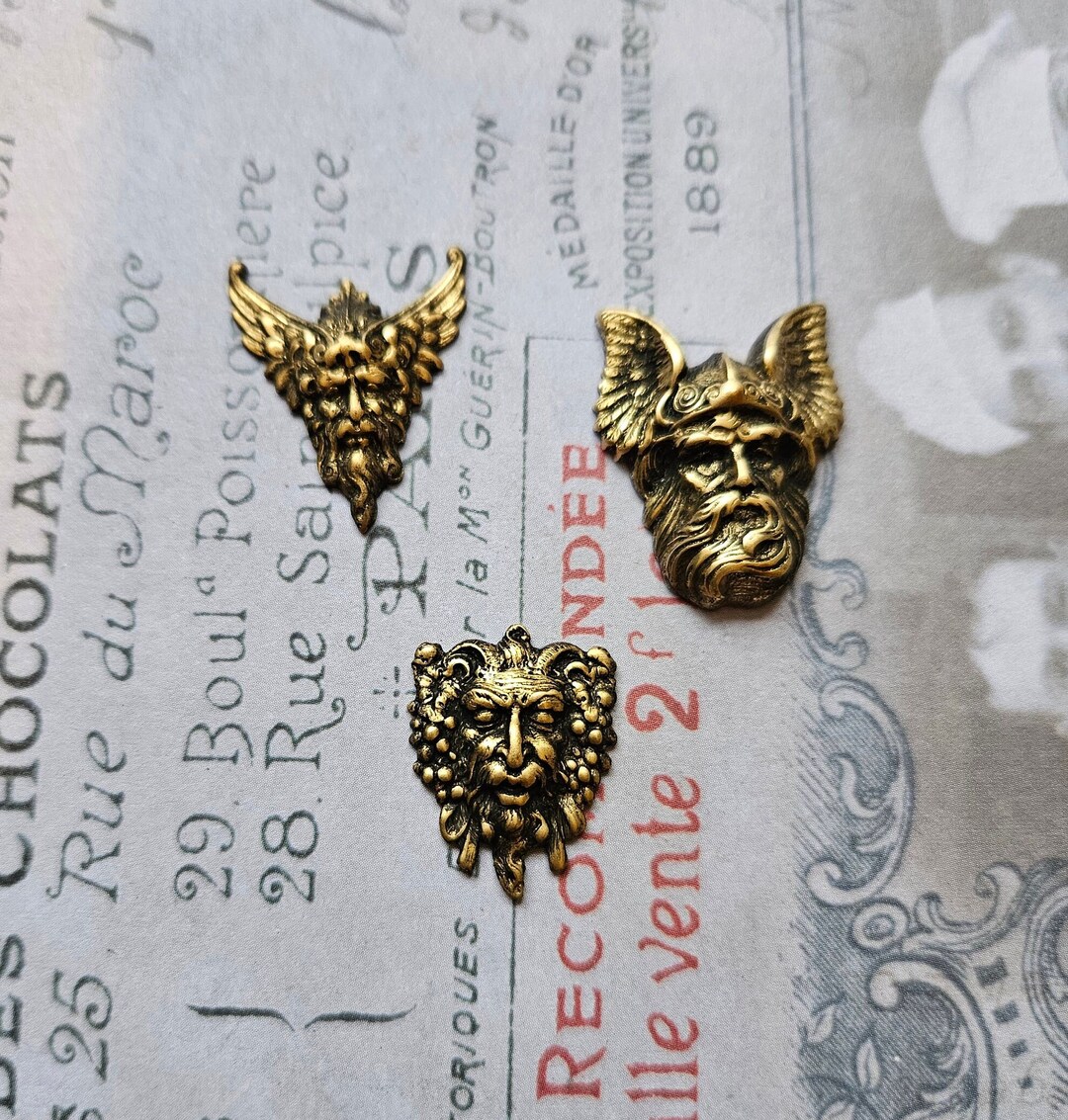 Wall Decoration Baroque - Three Man Heads - Antiqued Brass - Wizard ...