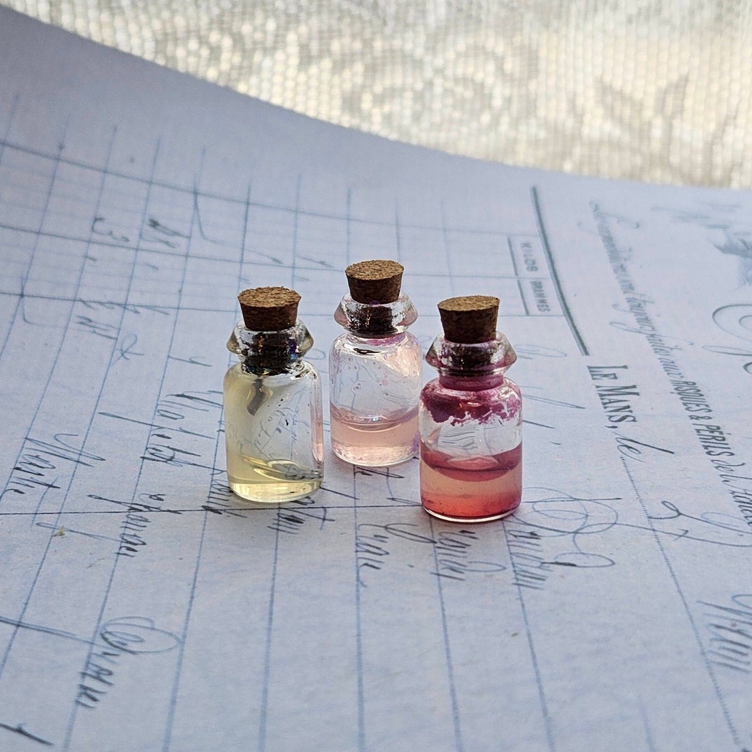 Three Miniature Bottles Witch Wizard Glass Bottles Dollhouse Miniature ...