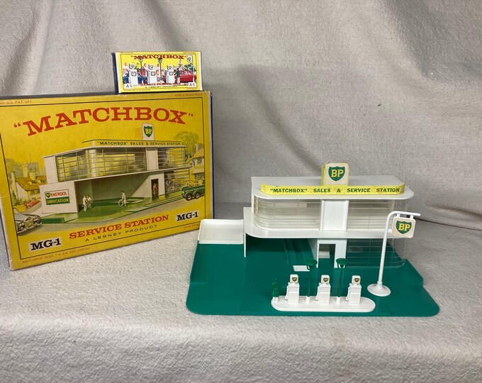 Vintage 1963 Matchbox MG-1 BP Service Station With Matchbox A-1 Garage ...