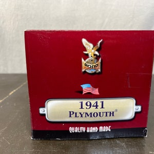 Road Legends 1:18 Scale 1941 Plymouth Road Legends Die-cast Model Car ...