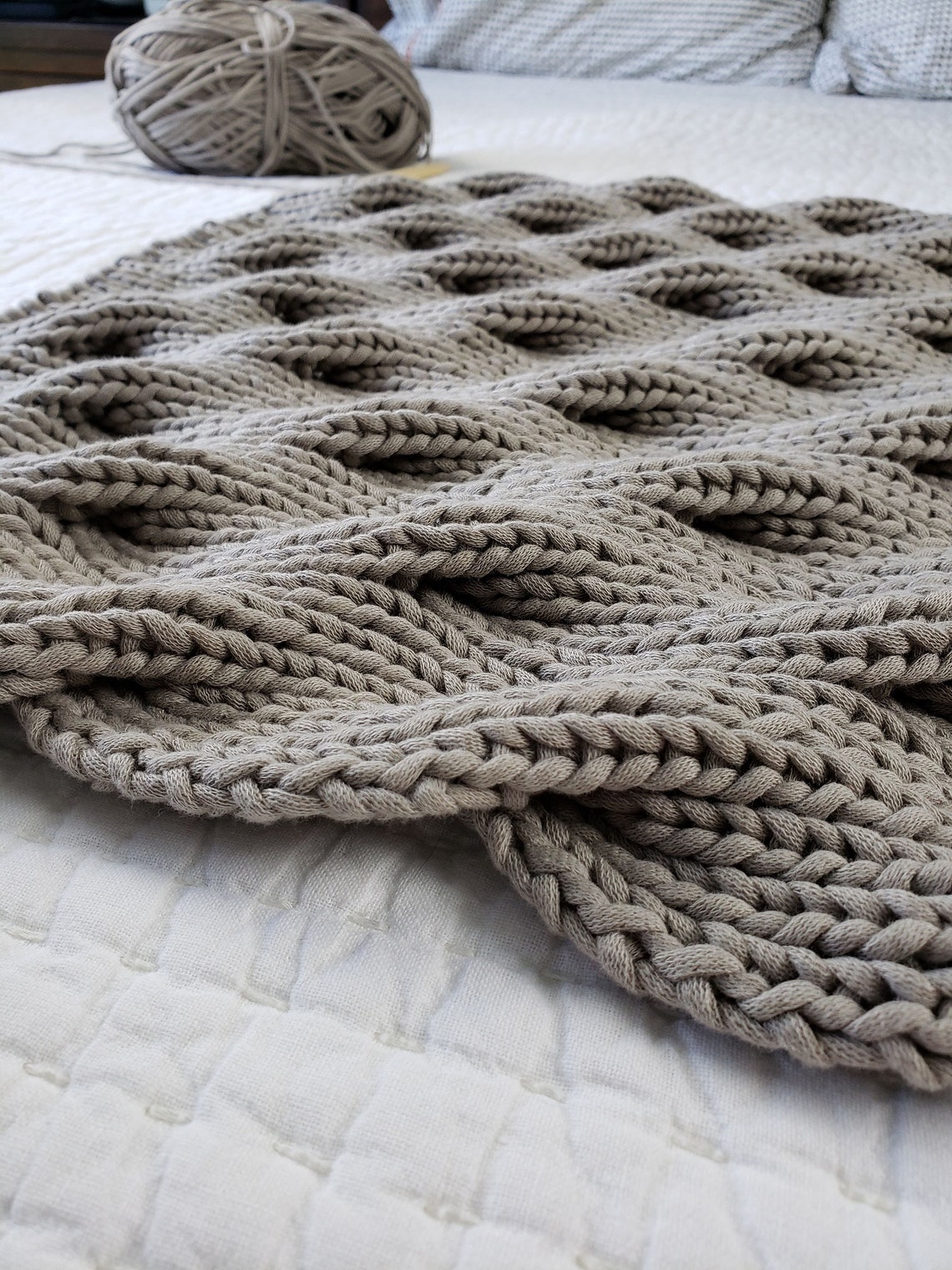 KNITTING PATTERN // the Wave Runner // Cabled Bed Runner // Knit Bed ...