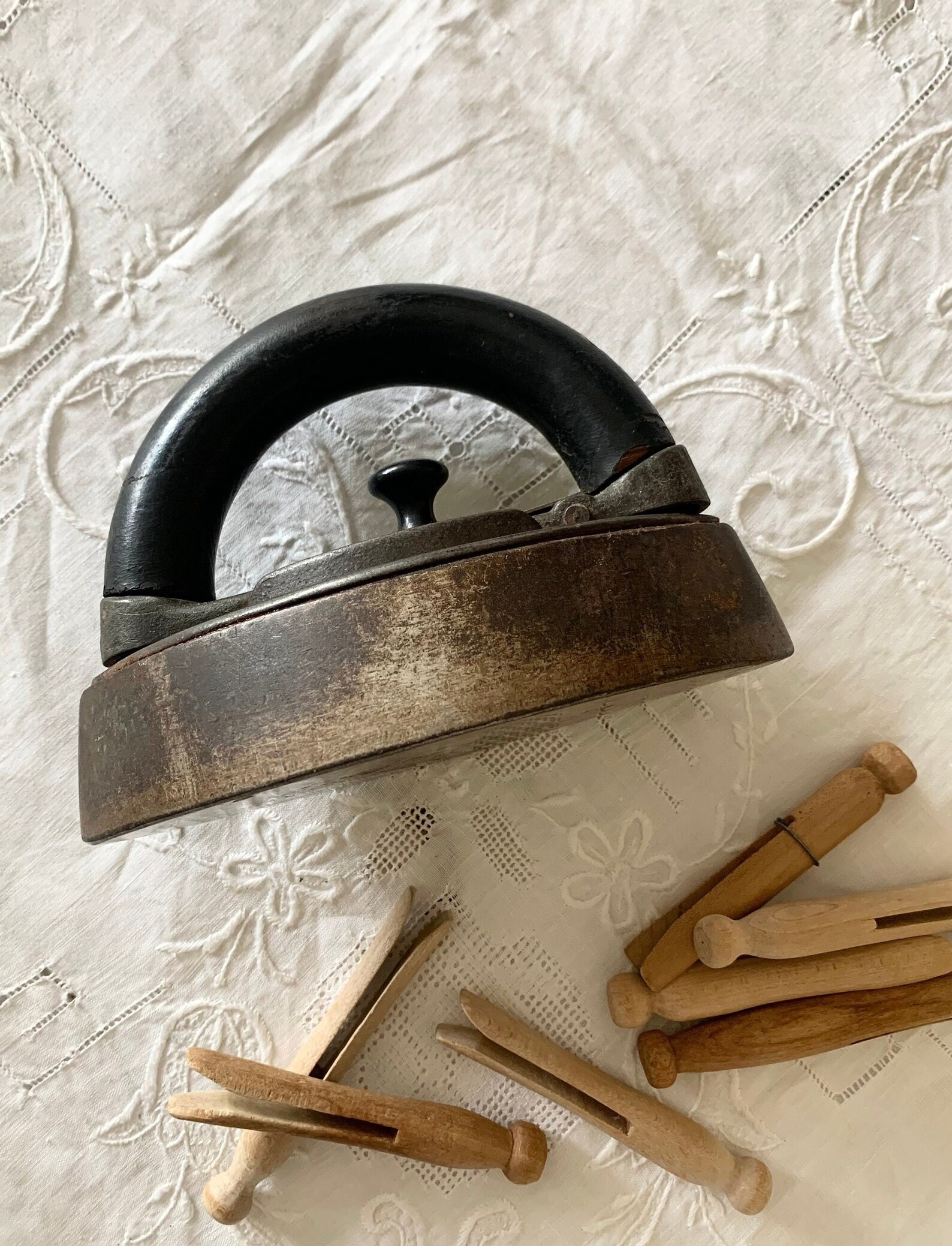 Antique Cast Iron Metal Sad Iron With Removable Wood Handle,simple ...