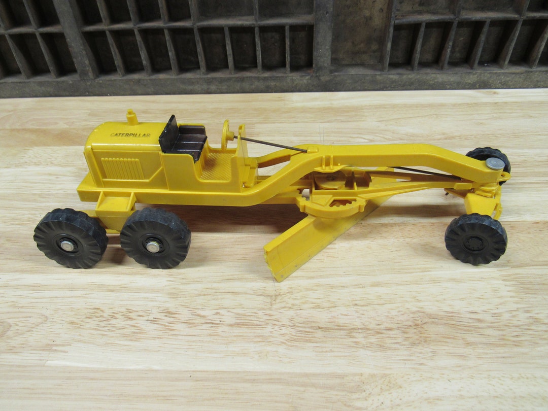 Revell Toys Grader, Vintage Plastic Revell Toys Caterpillar Grader - Etsy