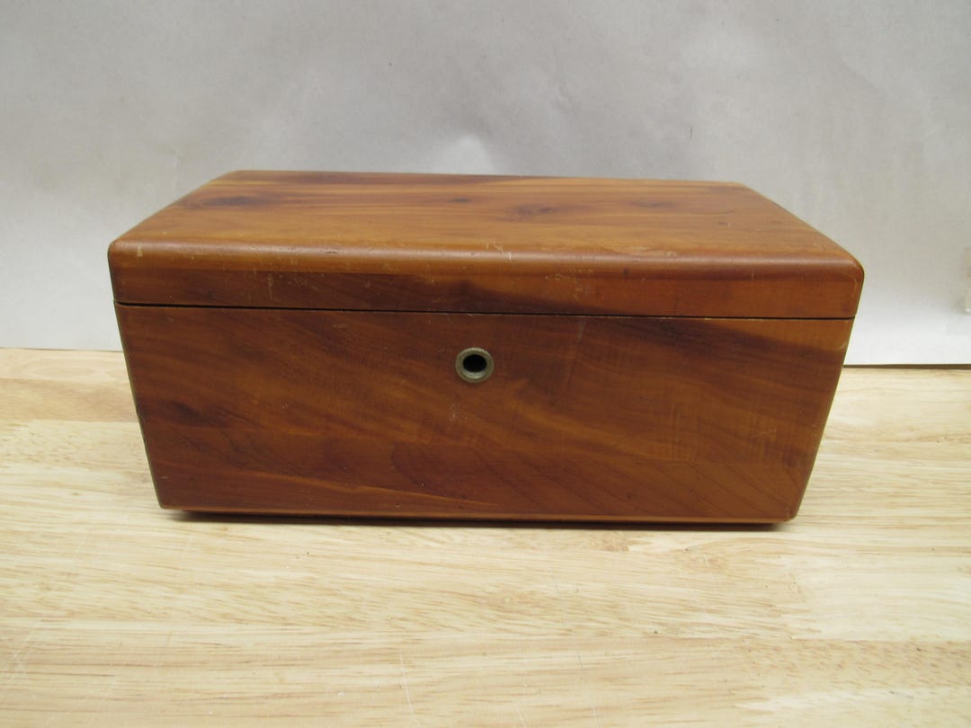 Lane Cedar Chest, MINI Lane Cedar Chest, Gaspar's Furniture Store Lane ...