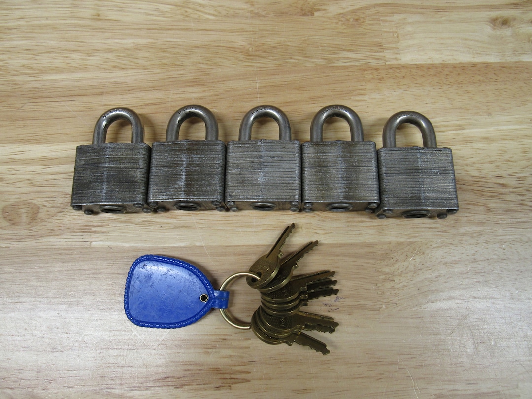 Master Lock Padlocks, 5 Master Lock Padlock Keyed Alike With 8 Keys - Etsy