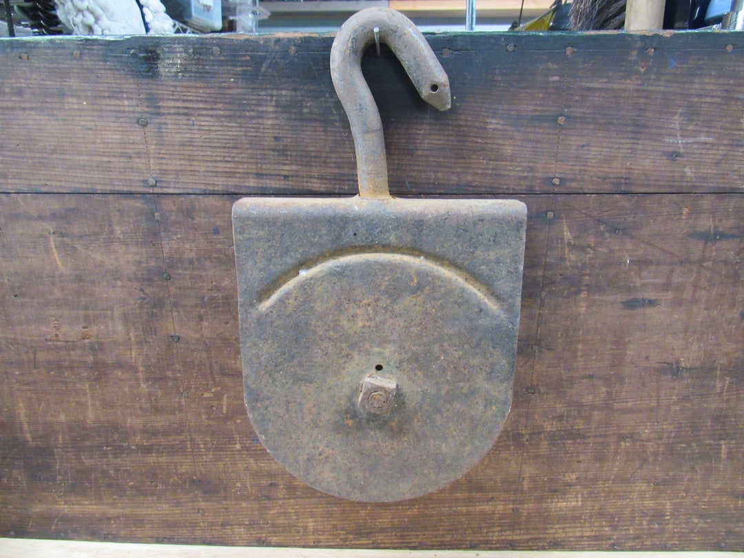 Antique Rusty Pulley, Large Rusty Metal Pulley, Rusty and Rustic ...