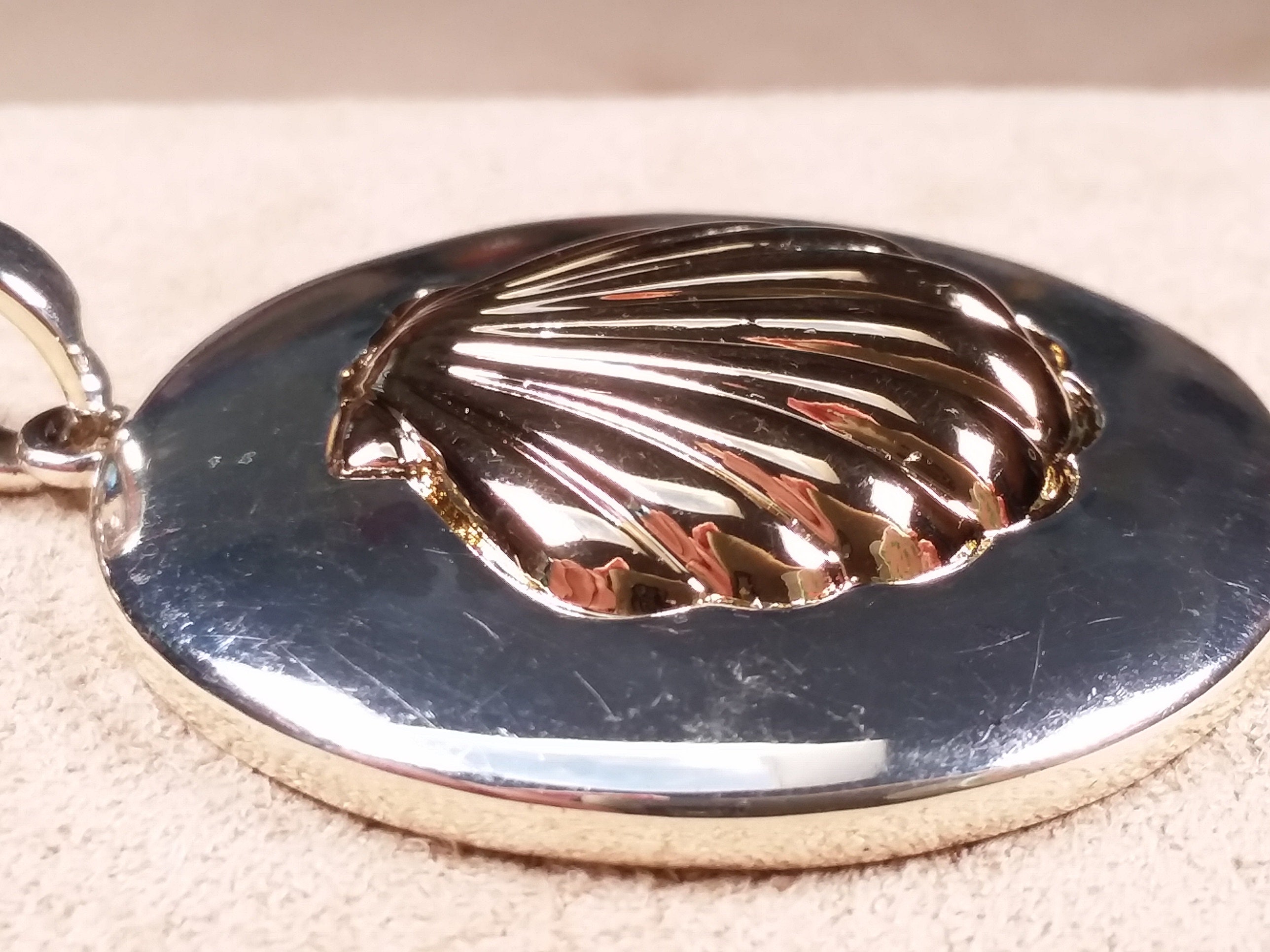 Vintage oro y plata concha forma collar colgante redondo, ver joyas de ...