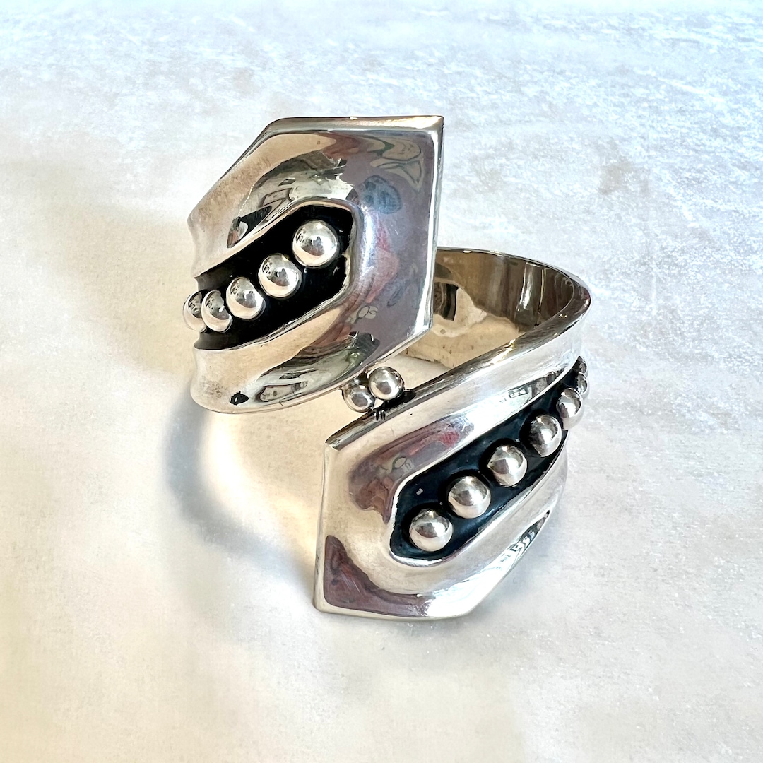Striking Early 1990s Mexican Silver Clapper Bracelet - Etsy