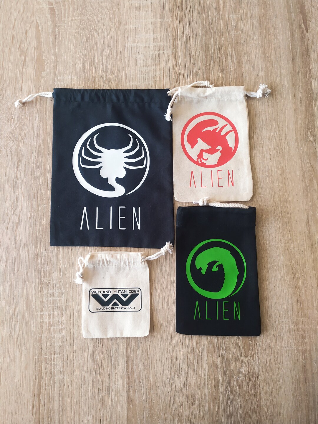 Xenomorph Pouch, Facehugger Pouch, Chestburster Pouch, Weyland Pouch ...