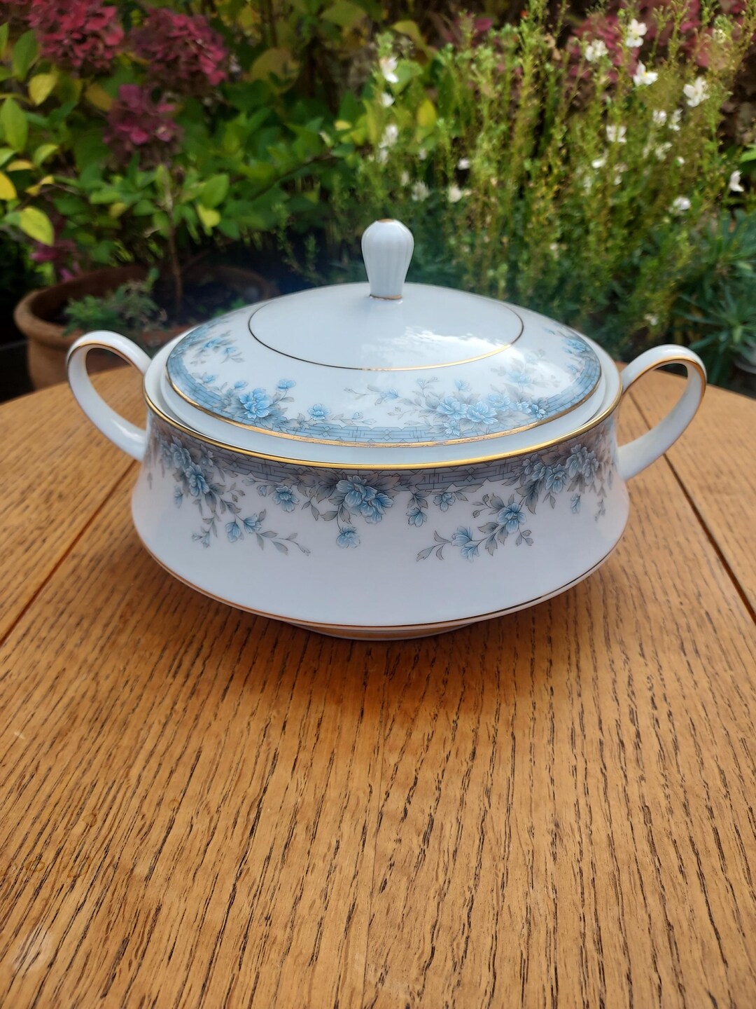Noritake Avalon Lidded Casserole Dish, Fine Bone China, Gilded Floral ...