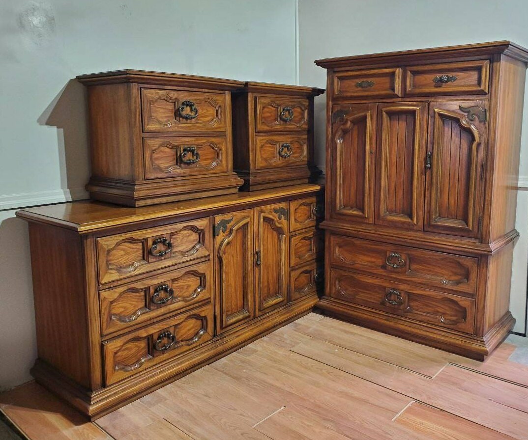 Thomasville Bedroom for sale | Only 3 left at -70%