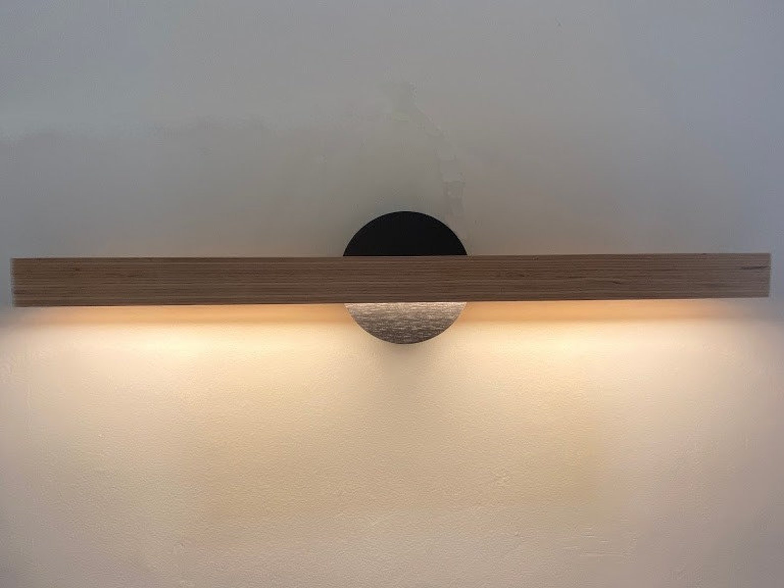 Horizontal Wall Light in Natural Wood and Minimalist Black Decoration ...